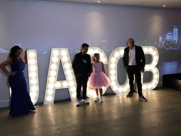 Selfie Background 3D Letters Projects and Examples Gallery - WhiteClouds