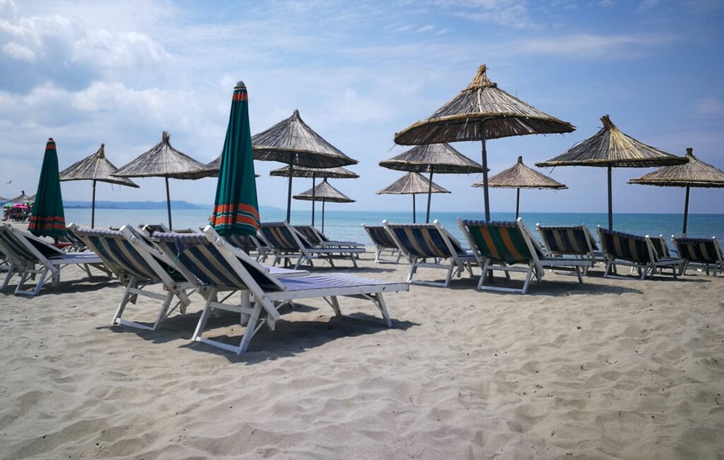 Fun in the Sun: 50 Tips to Maximize Family Beach Days - WhiteClouds