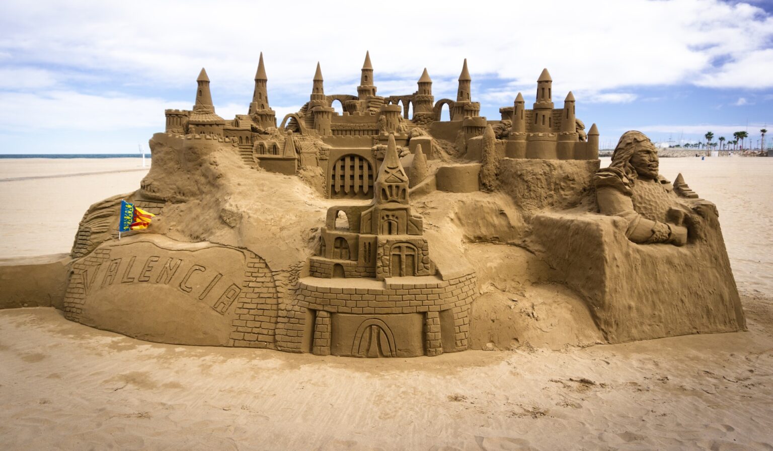 Fun in the Sun: 50 Tips to Maximize Family Beach Days - WhiteClouds