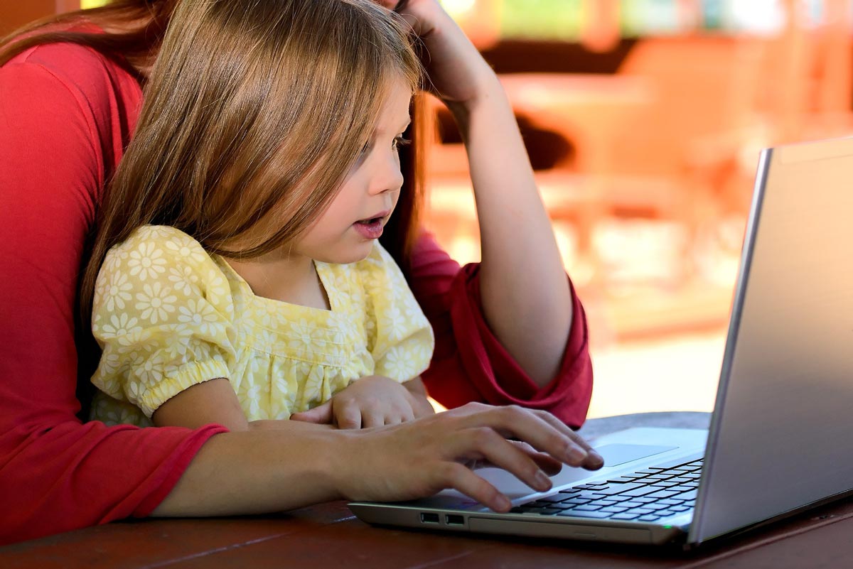 Navigating the Digital Age: Balancing Screen Time and Healthy Parenting ...