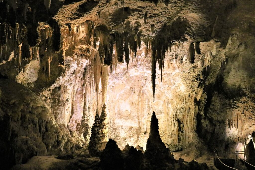 Top 10 Most Spectacular Caves in the United States - WhiteClouds