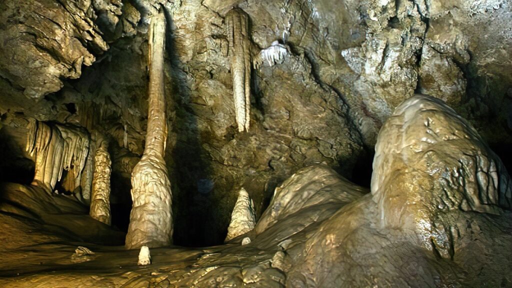 Top 10 Most Spectacular Caves in the United States - WhiteClouds