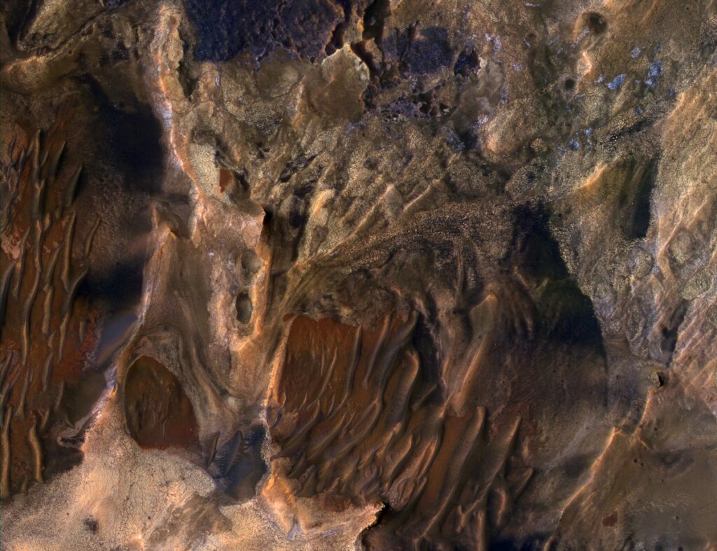 Melas Chasma - WhiteClouds