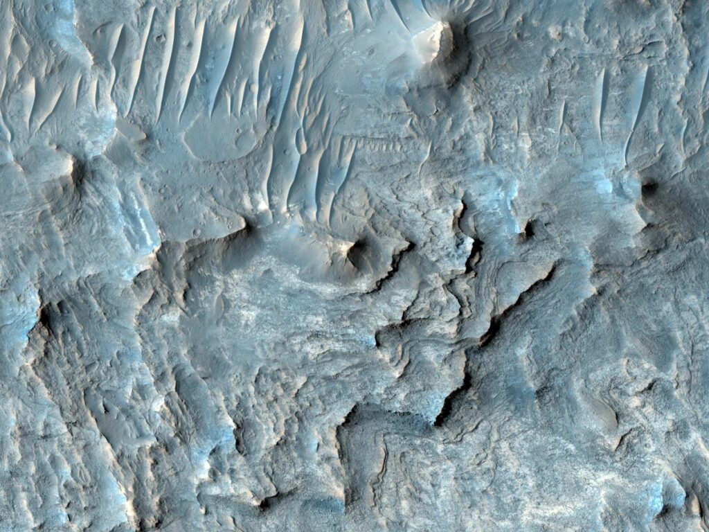 Ius Chasma - WhiteClouds
