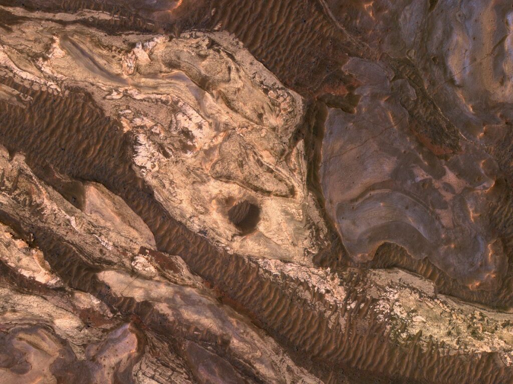 Ius Chasma - WhiteClouds