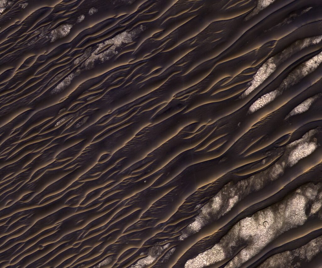 Ius Chasma - WhiteClouds